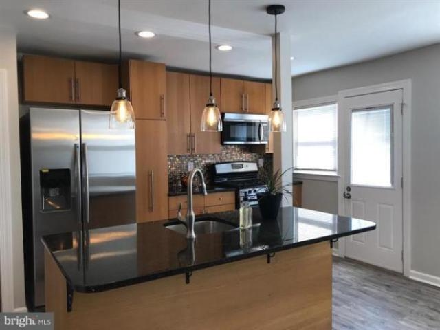4 Br, 3 bath, Single Family 1003 E Lake Avenue