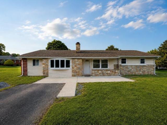 4 Br, 3 bath, Single Family 10136 Bird River Rd