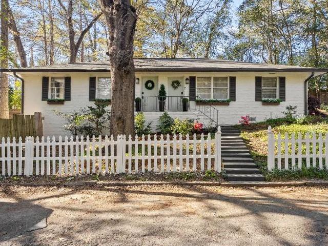 4 Br, 3 bath, Single Family 1021 North Ave NE