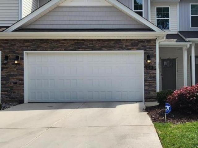 4 Br, 3 bath, Single Family 1036 Henson Park Dr