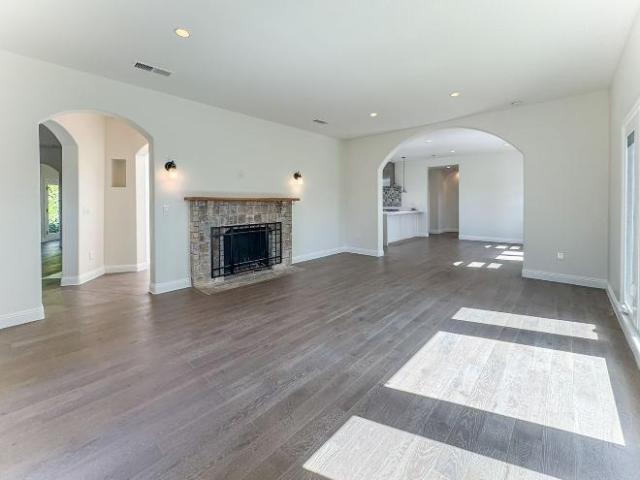 4 Br, 3 bath, Single Family 1043 S Plymouth Blvd