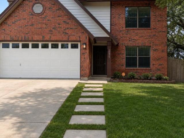 4 Br, 3 bath, Single Family 10475 Canyon Village
