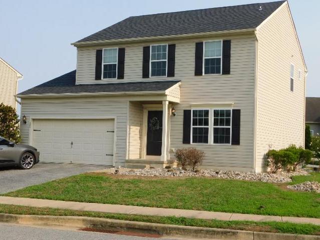 4 Br, 3 bath, Single Family 104 Pebble Creek Dr