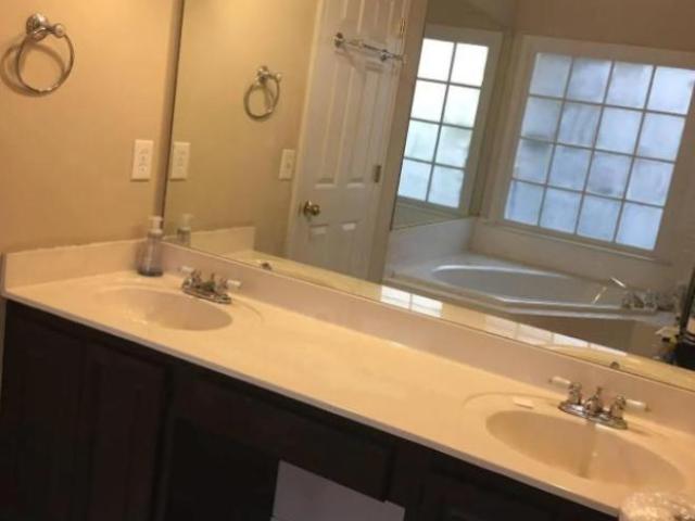4 Br, 3 bath, Single Family 1121 Lauren Way NW