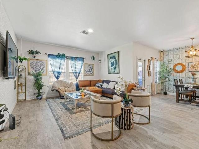 4 Br, 3 bath, Single Family 11321 Pecan Crk Dr
