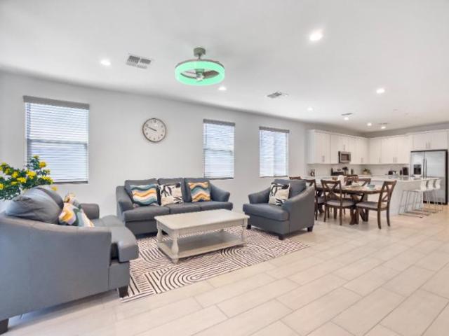 4 Br, 3 bath, Single Family 11343 S 50th Ave