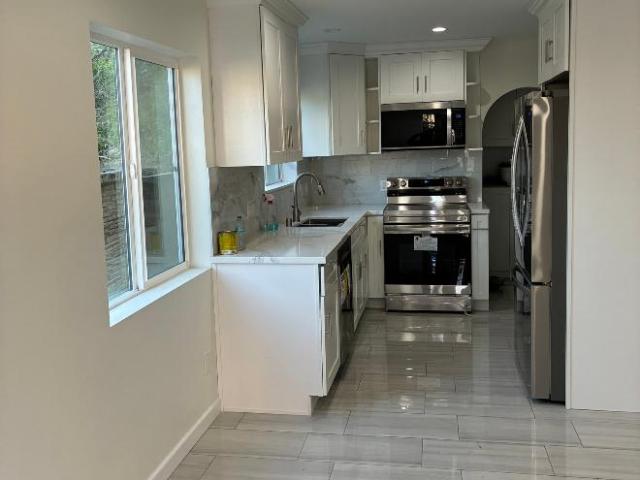 4 Br, 3 bath, Single Family 11717 Shoshone Ave