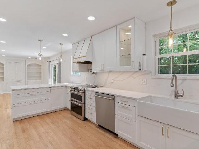 4 Br, 3 bath, Single Family 119 Oriole Ln