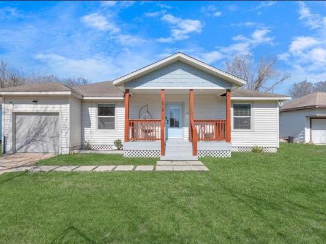 4 Br, 3 bath, Single Family 1212 16th Ave N
