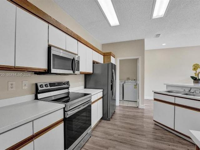 4 Br, 3 bath, Single Family 1224 Sussex Street