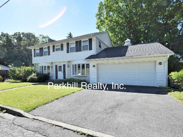 4 Br, 3 bath, Single Family 122 E Plainfield Ave