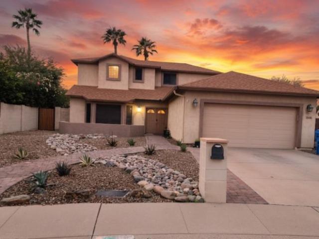 4 Br, 3 bath, Single Family 12616 N 39th St