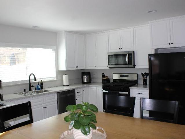 4 Br, 3 bath, Single Family 12765 Shadybend Dr