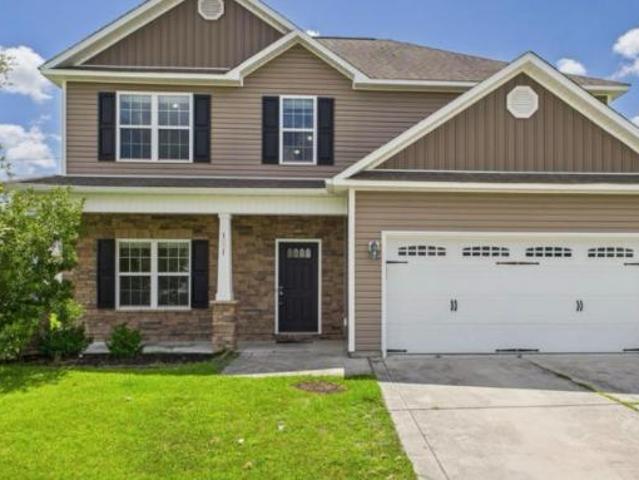 4 Br, 3 bath, Single Family 131 Cavalier Dr