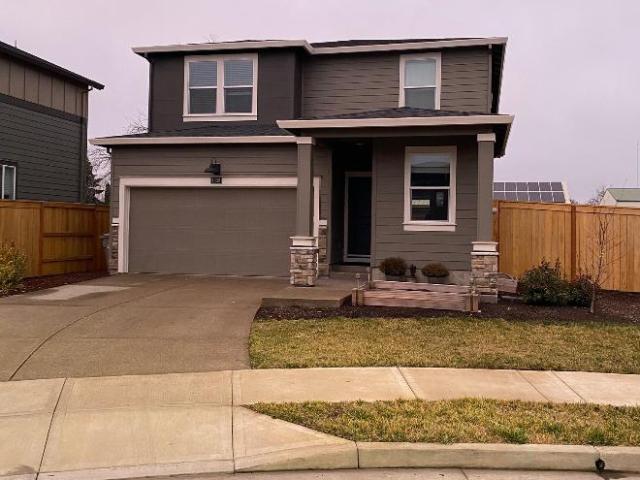 4 Br, 3 bath, Single Family 1332 SE Elown Ln