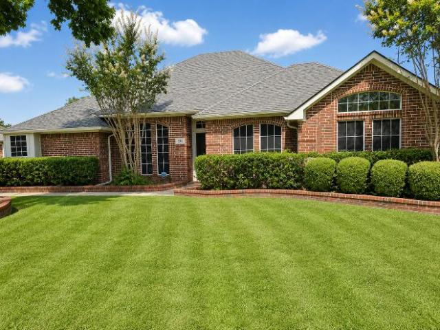 4 Br, 3 bath, Single Family 134 Whispering Hills Dr