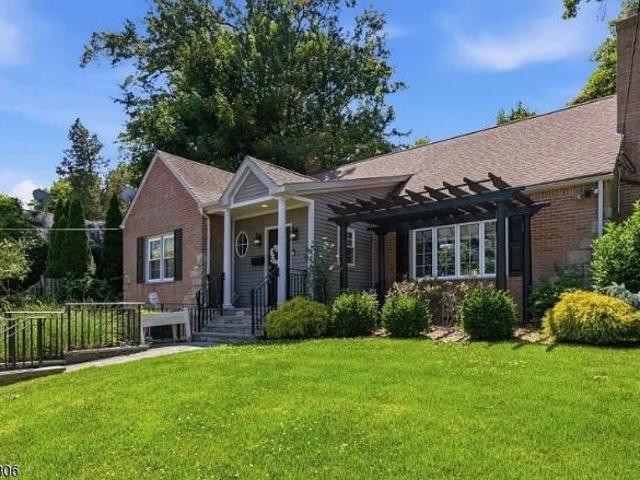 4 Br, 3 bath, Single Family 1 Carter Road