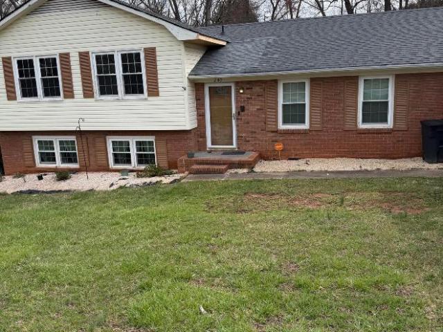 4 Br, 3 bath, Single Family 240 River Forest Dr