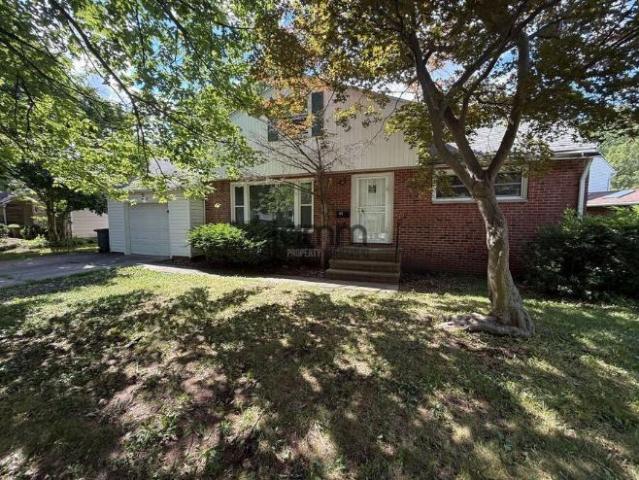 4 Br, 3 bath, Single Family 24113 East Silsby Rd