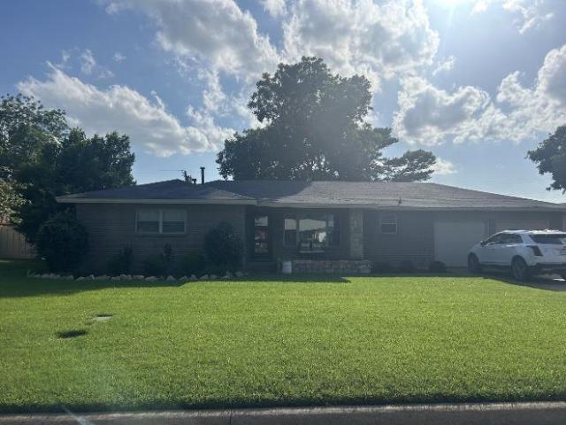 4 Br, 3 bath, Single Family 2412 Crescent Dr