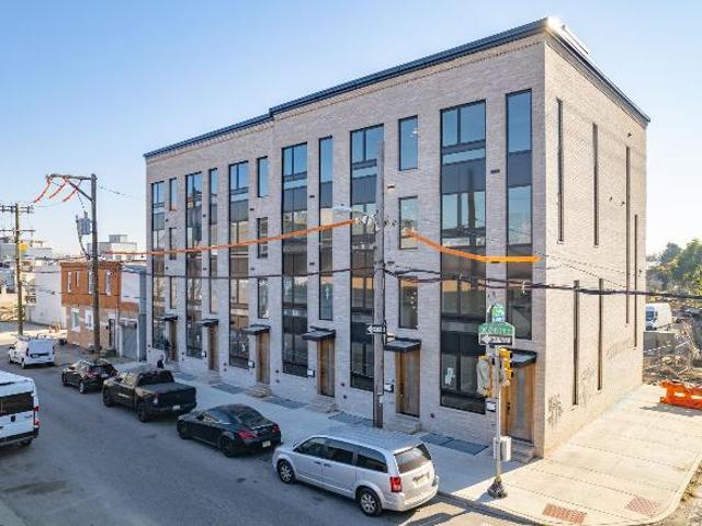 4 Br, 3 bath, Single Family 2460 Dickinson Street