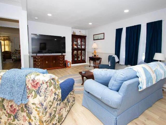 4 Br, 3 bath, Single Family 2530 Hwy 70