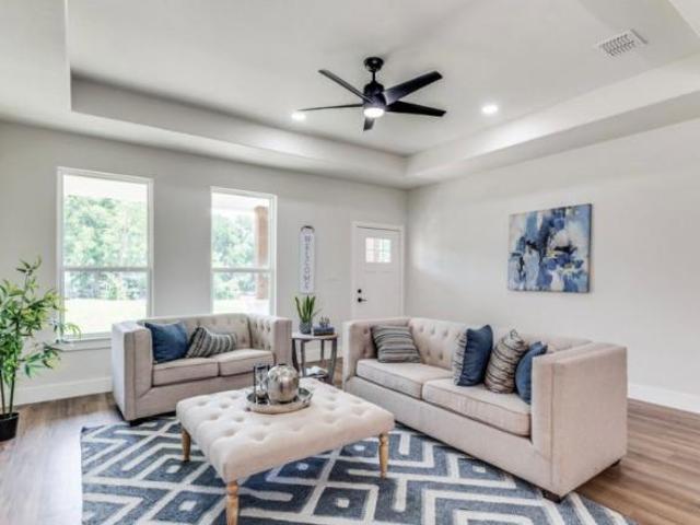4 Br, 3 bath, Single Family 2601 Hutchinson St