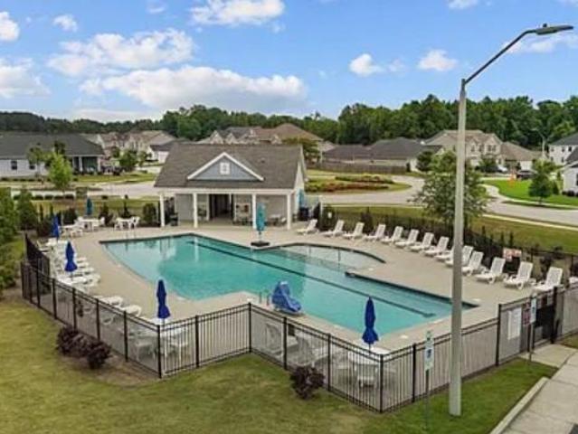 4 Br, 3 bath, Single Family 261 Summer Ranch Dr