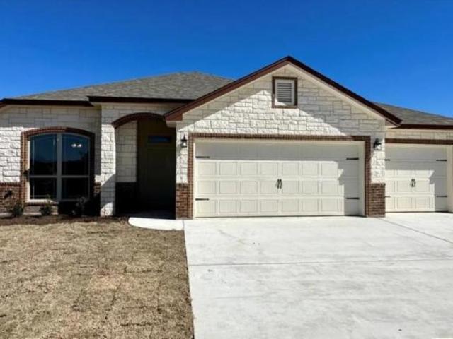 4 Br, 3 bath, Single Family 2627 Cowgirl Trail