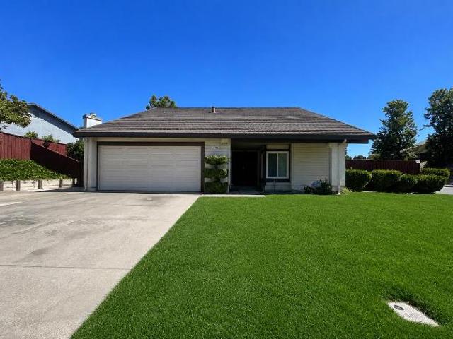 4 Br, 3 bath, Single Family 2700 Bluebell Circle