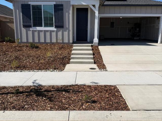 4 Br, 3 bath, Single Family 2704 Contour Way