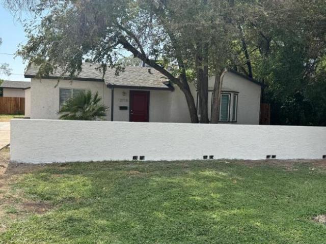 4 Br, 3 bath, Single Family 2718 N Greenfield