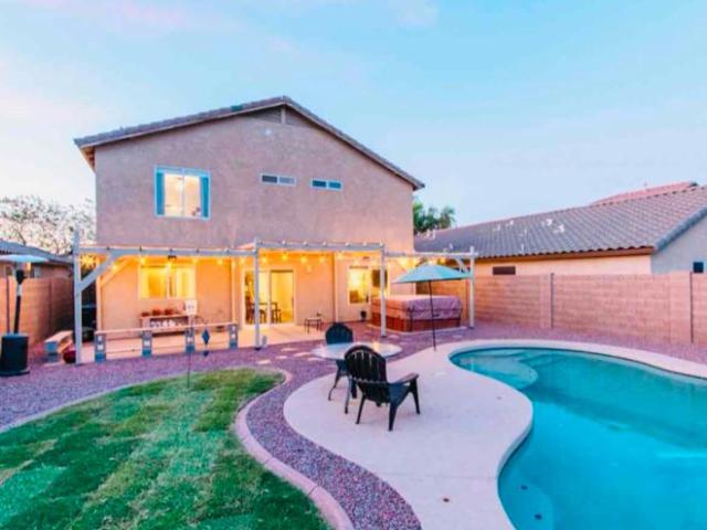 4 Br, 3 bath, Single Family 2719 W Angel Way