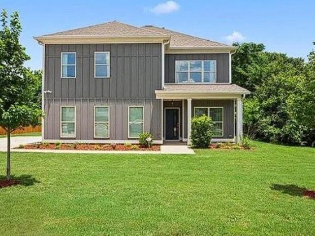 4 Br, 3 bath, Single Family 2750 Flat Shoals Rd