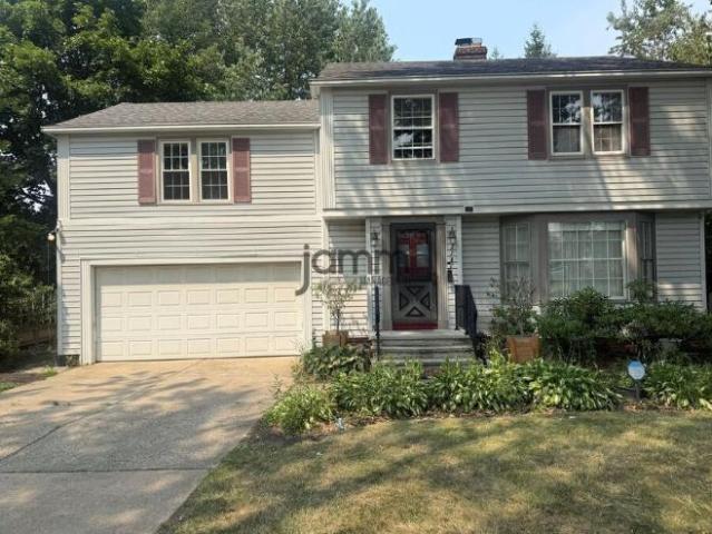 4 Br, 3 bath, Single Family 2787 Derbyshire Rd