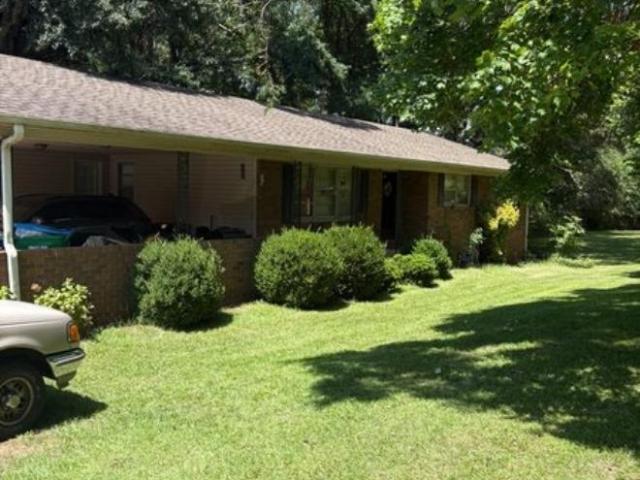 4 Br, 3 bath, Single Family 2801 Hodges Mill Road