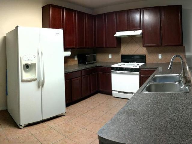 4 Br, 3 bath, Single Family 2830 Youpon Lake Ct