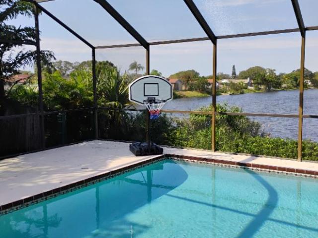 4 Br, 3 bath, Single Family 2837 Blossom Lake Dr