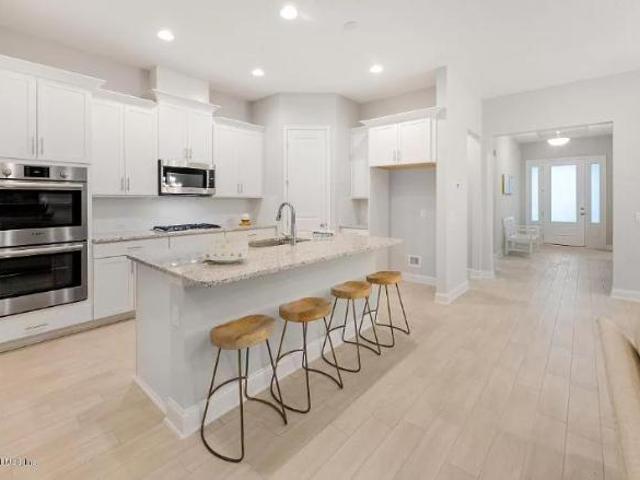 4 Br, 3 bath, Single Family 28 Stansbury Ln