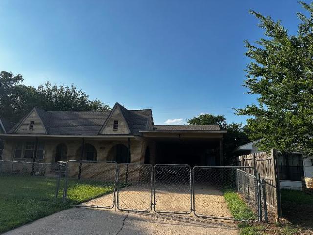 4 Br, 3 bath, Single Family 2919 North Pl