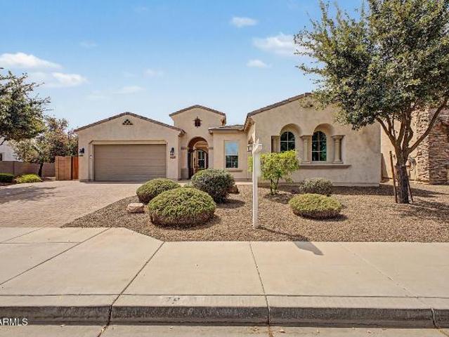 4 Br, 3 bath, Single Family 2937 E Longhorn Dr