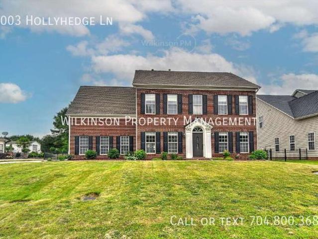 4 Br, 3 bath, Single Family 2003 Hollyhedge Ln