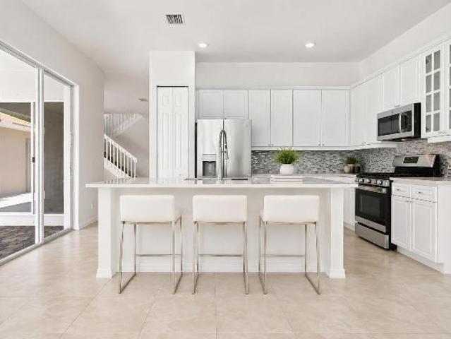 4 Br, 3 bath, Single Family 207 Isle Verde Way