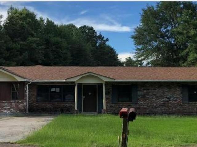 4 Br, 3 bath, Single Family 204 Livingston Rd NE