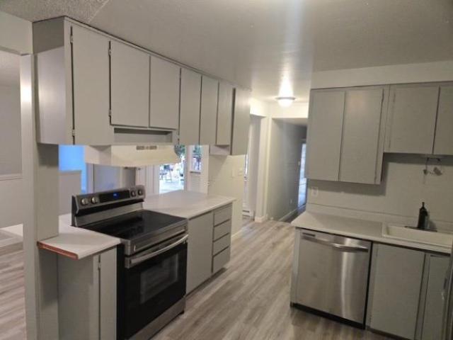 4 Br, 3 bath, Single Family 20605 SW 65th Ave