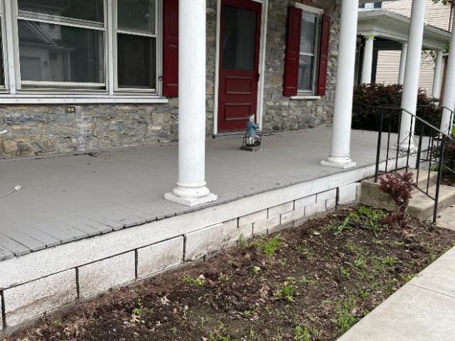 4 Br, 3 bath, Single Family 206 E Main Street
