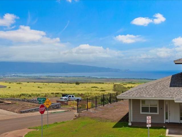 4 Br, 3 bath, Single Family 20 Hokupa St