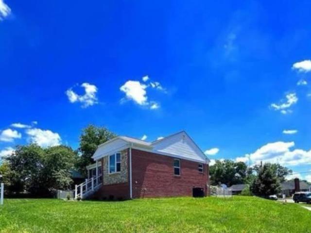 4 Br, 3 bath, Single Family 2105 Ruatan St