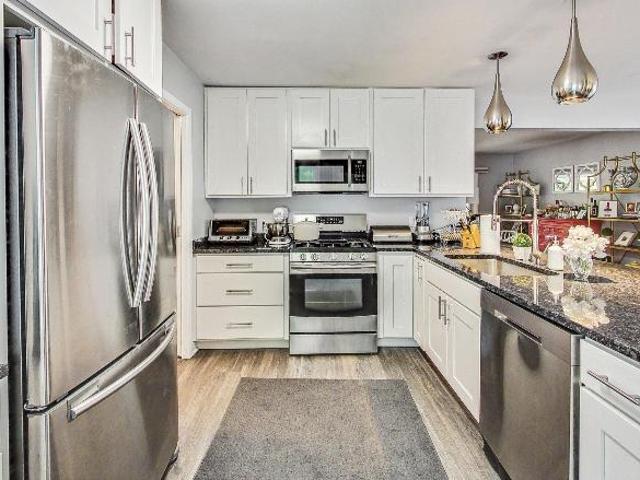 4 Br, 3 bath, Single Family 2106 Lake Ave