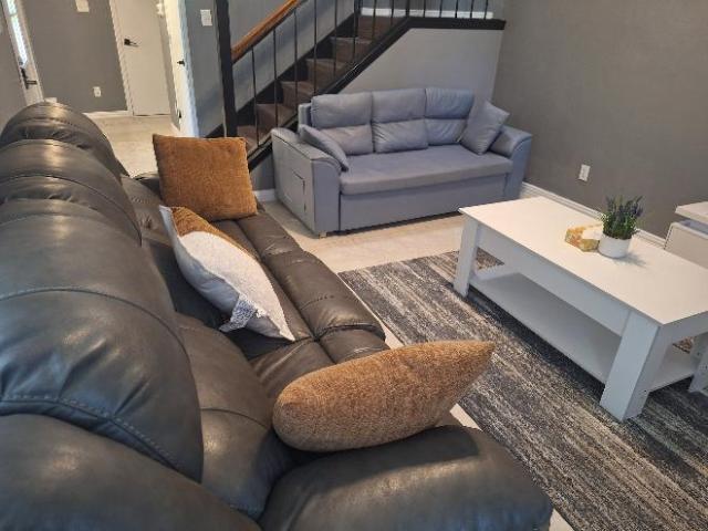 4 Br, 3 bath, Single Family 2123 Chatham Square Ct